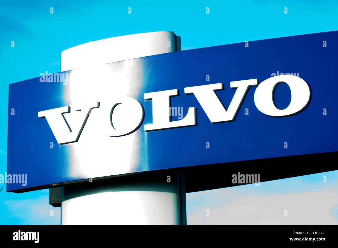 Volvo sign -Fotos und -Bildmaterial in hoher Auflösung – Alamy