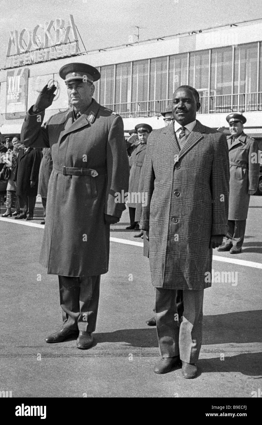 USSR Verteidigungsminister Andrei Grechko links und Sambia Defense ...