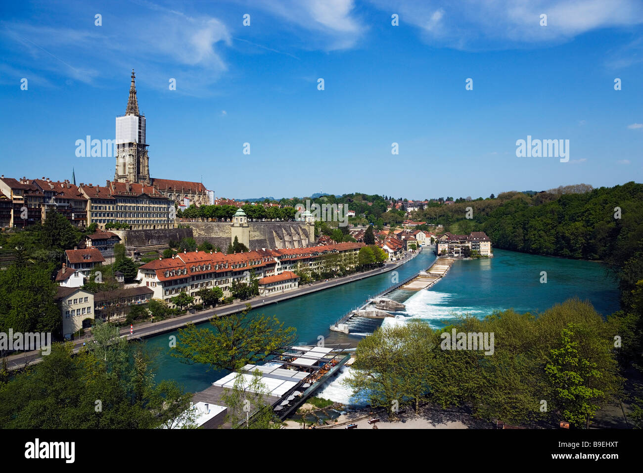 Luftaufnahme der Schwellenmätteli Restaurants über Fluss Aare Münster ...