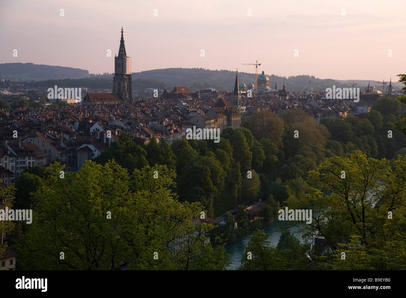 Blick über Altstadt mit Münster im Kanton Bern Aare Bern Bern ...