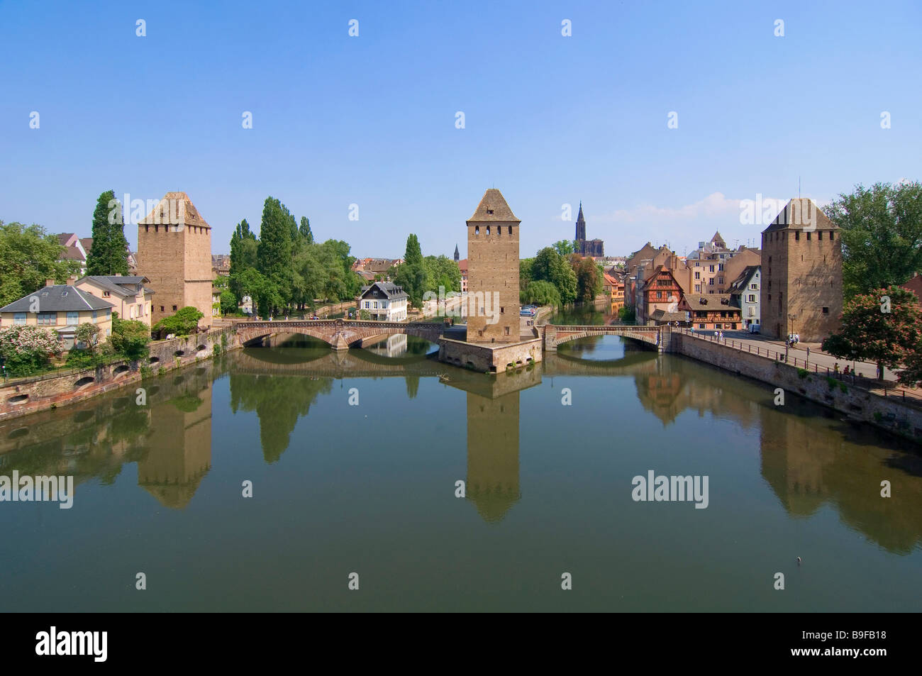 Les ponts couverts schaut nach unten -Fotos und -Bildmaterial in hoher ...
