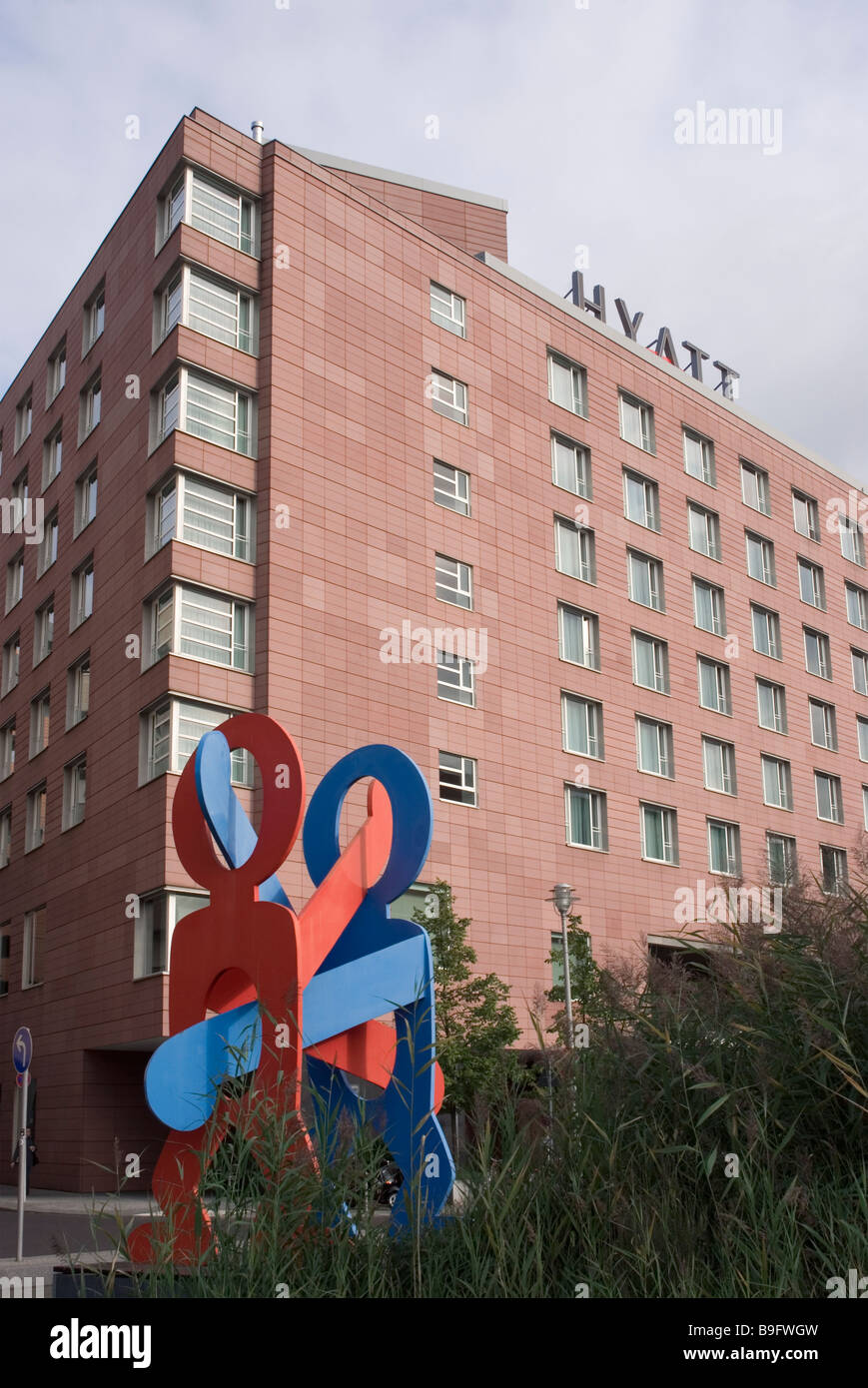 die Boxer-Skulptur von Keith Haring Potsdamer Platz, Berlin Deutschland ...