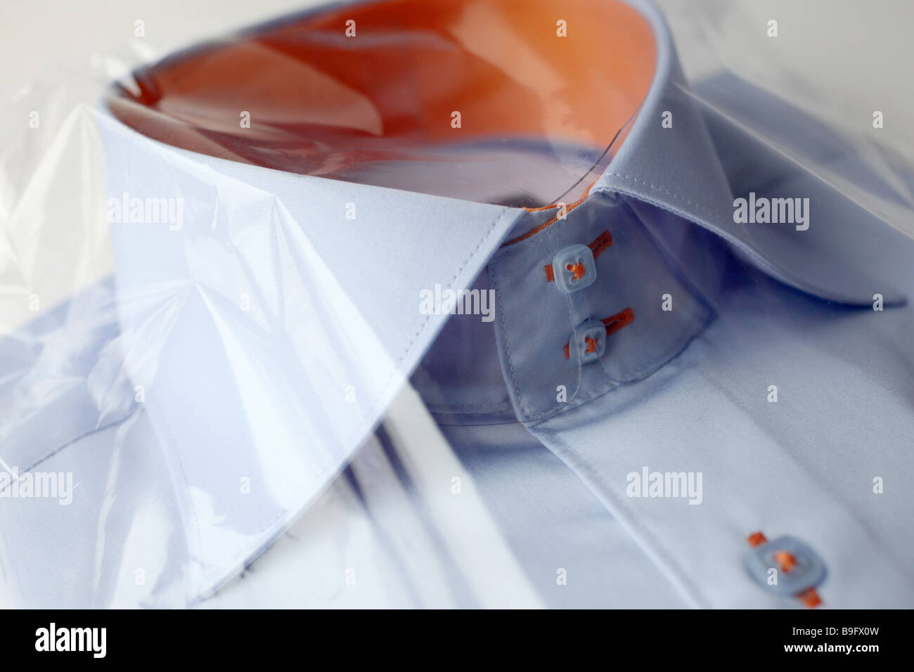 Transparente kleidung -Fotos und -Bildmaterial in hoher Auflösung – Alamy