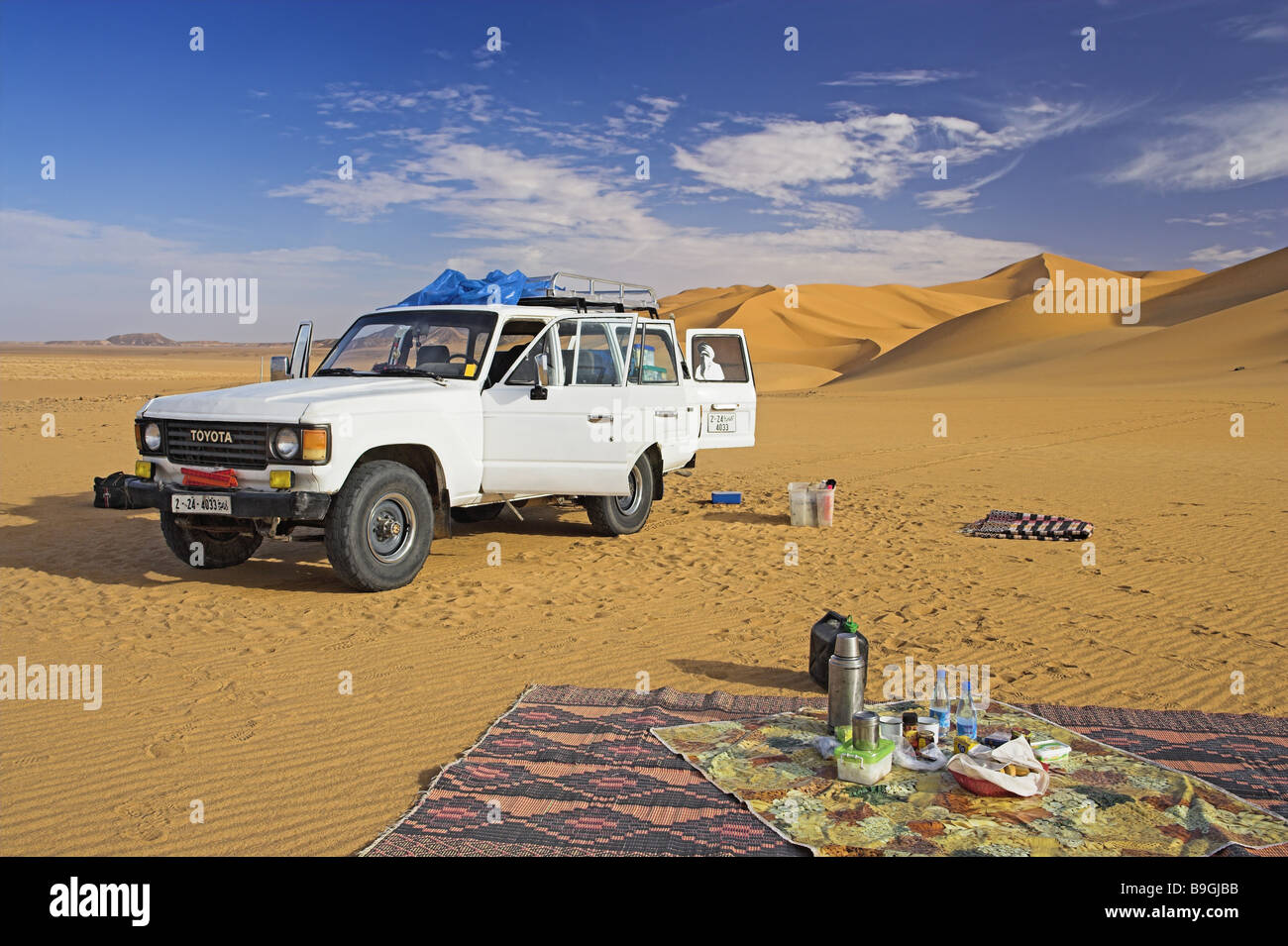 Afrika-Libyen Wüste Geländewagen Afrika Reise ruhende Auto Dünen ...