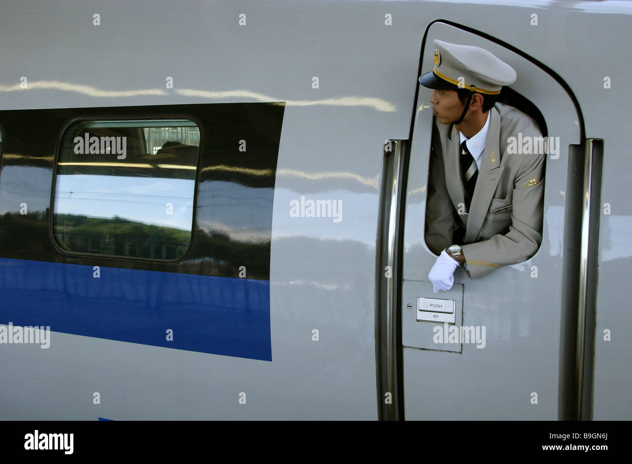 Jr 500 serie shinkansen zug -Fotos und -Bildmaterial in hoher Auflösung ...