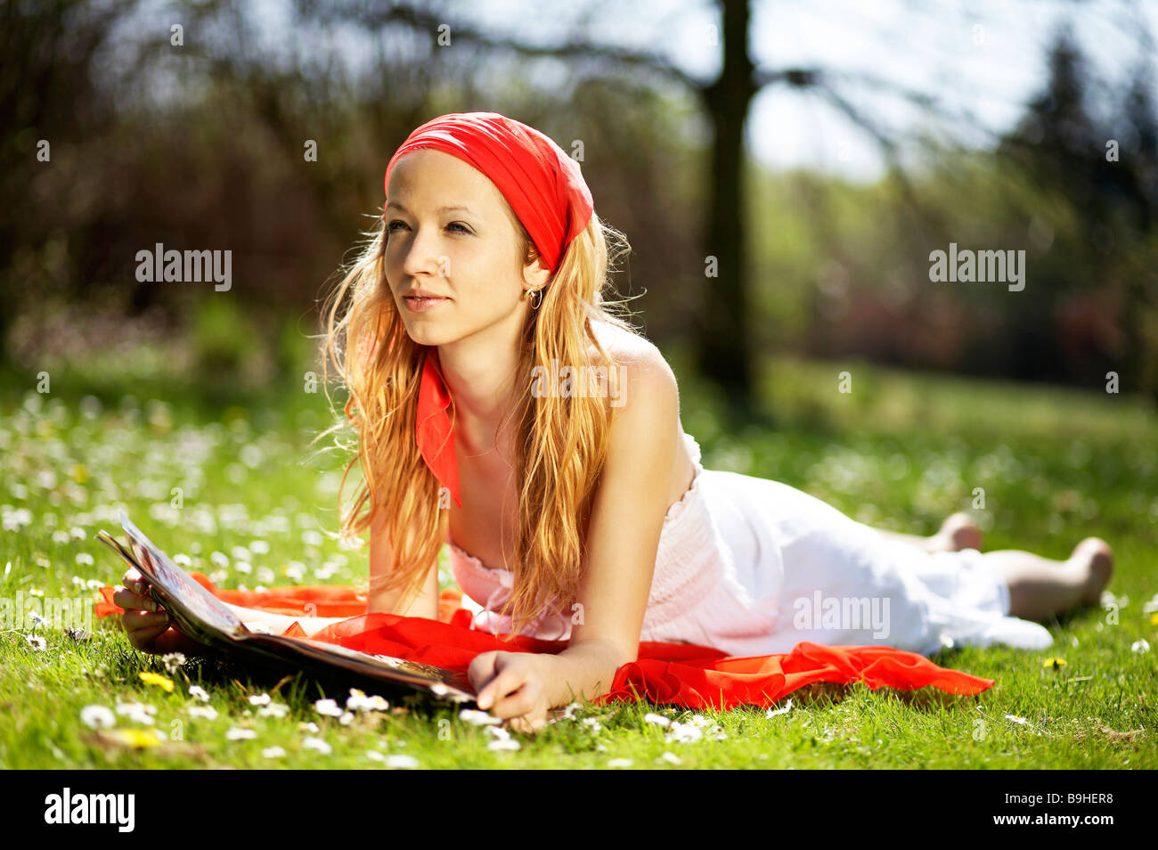 Jung und frei magazine -Fotos und -Bildmaterial in hoher Auflösung – Alamy