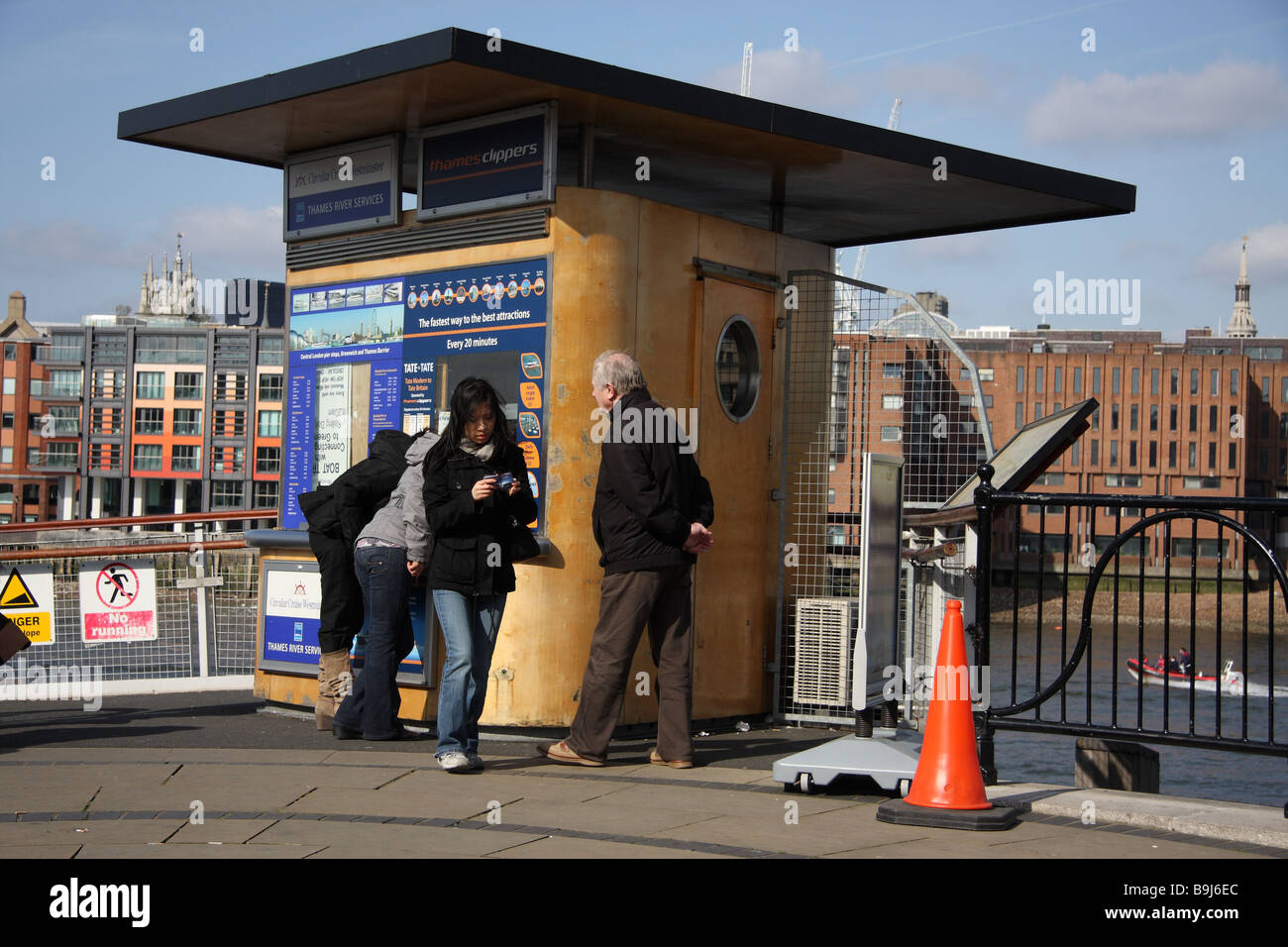 Ticket clipper -Fotos und -Bildmaterial in hoher Auflösung – Alamy