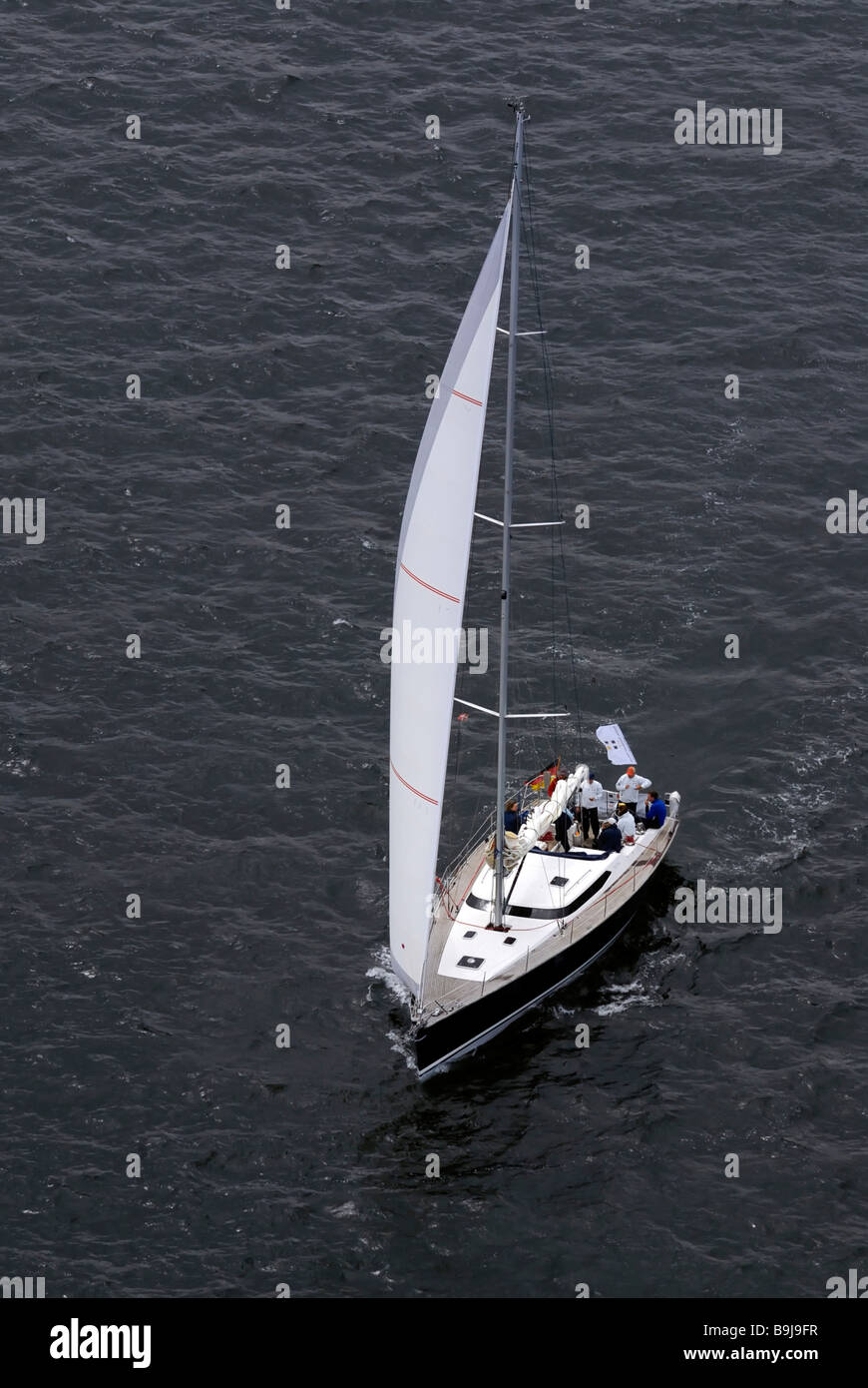 Top view sailing boat persons -Fotos und -Bildmaterial in hoher ...