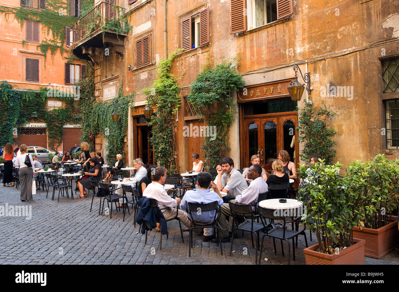 Italien, Latium, Rom, Cafe della Pace auf der Via della Pace im ...
