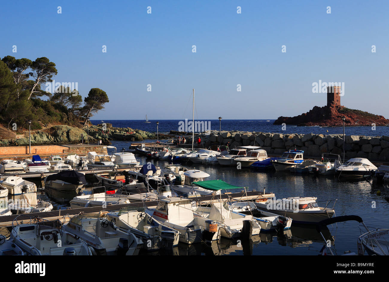 Agay village -Fotos und -Bildmaterial in hoher Auflösung – Alamy
