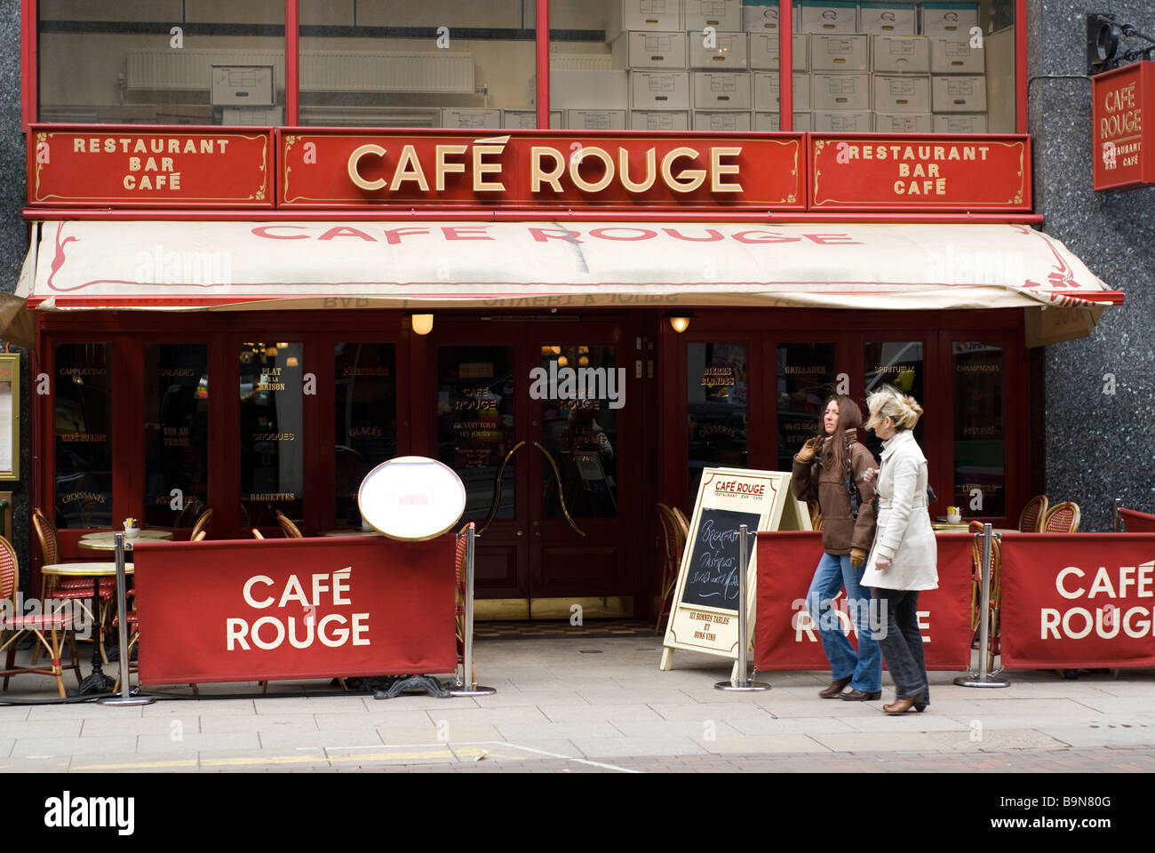 Uk cafe rouge -Fotos und -Bildmaterial in hoher Auflösung – Alamy