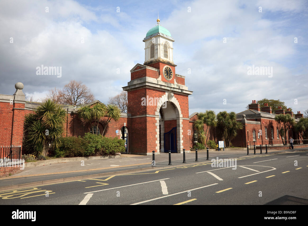 College hms gosport fassade ziegel -Fotos und -Bildmaterial in hoher ...
