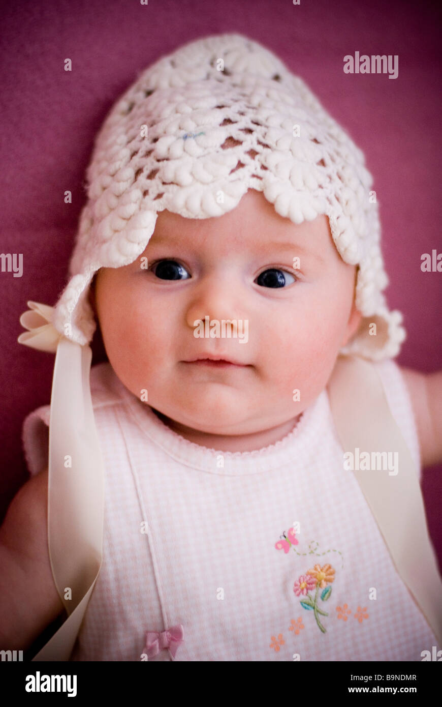 Baby babys kind kinder mit hut -Fotos und -Bildmaterial in hoher ...
