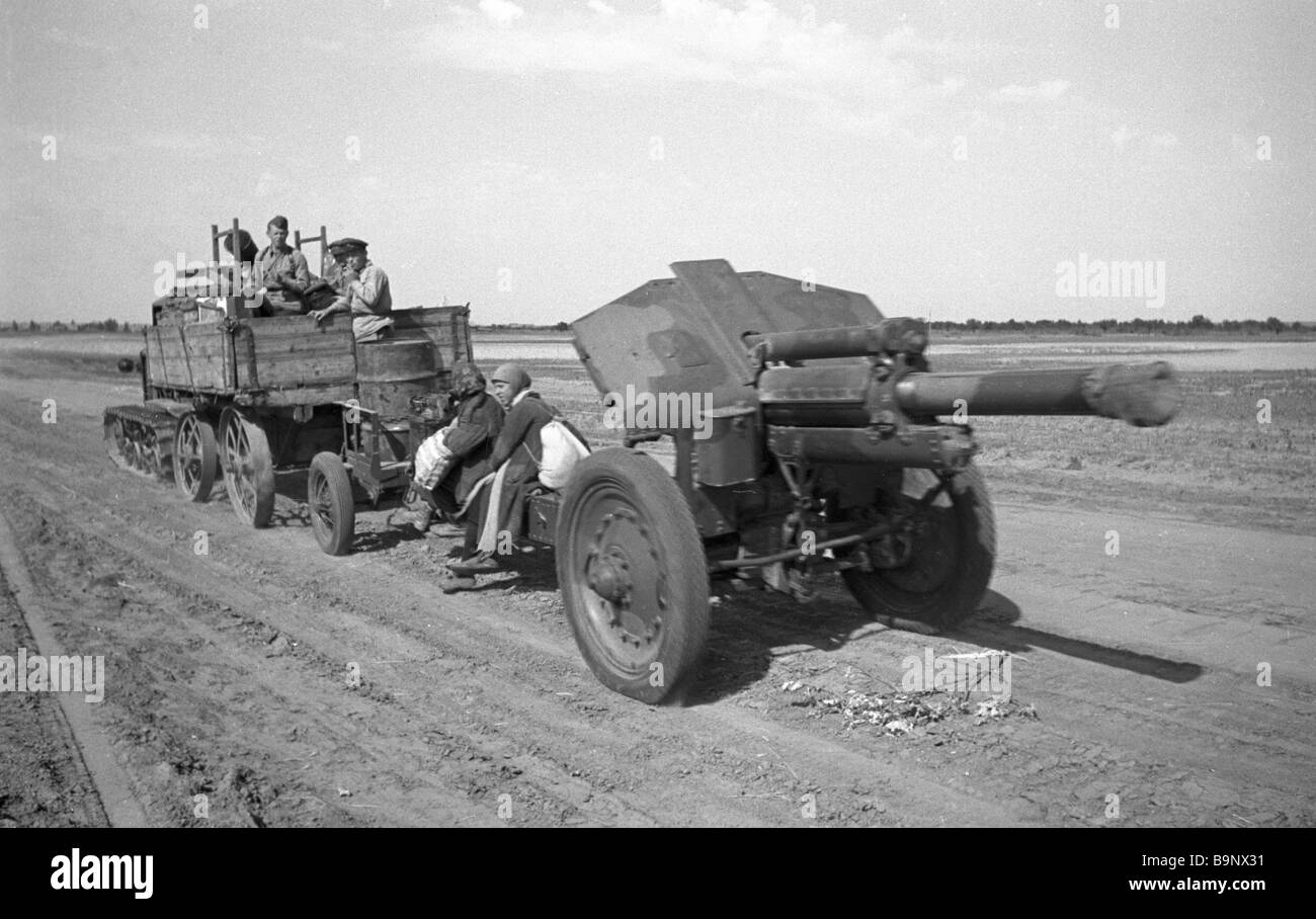Stalingrad Tractor Stockfotos und -bilder Kaufen - Alamy