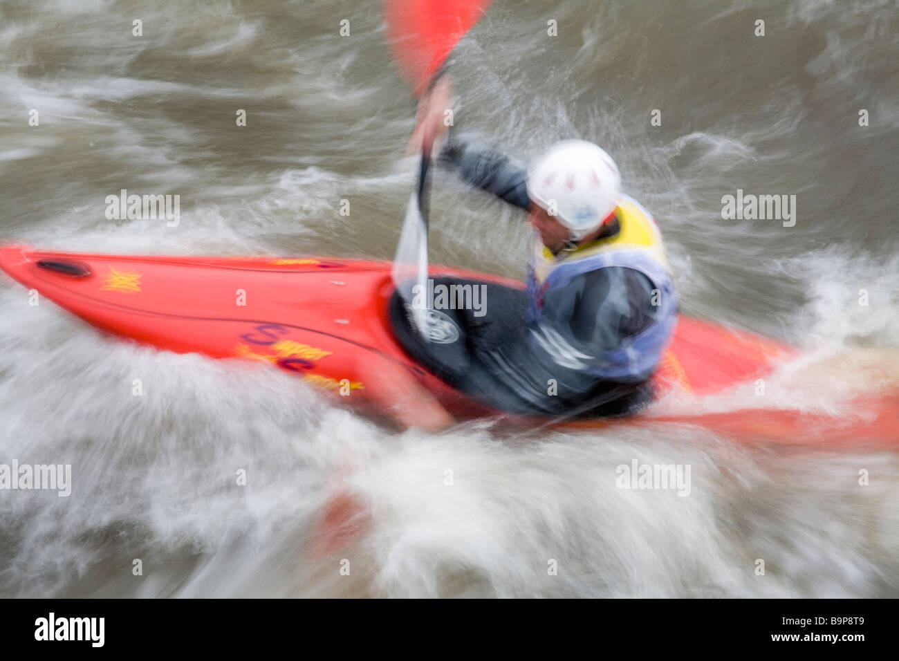 Kayakcrossing Wildwasser Kajak Nyköping Schweden Stockfotografie - Alamy