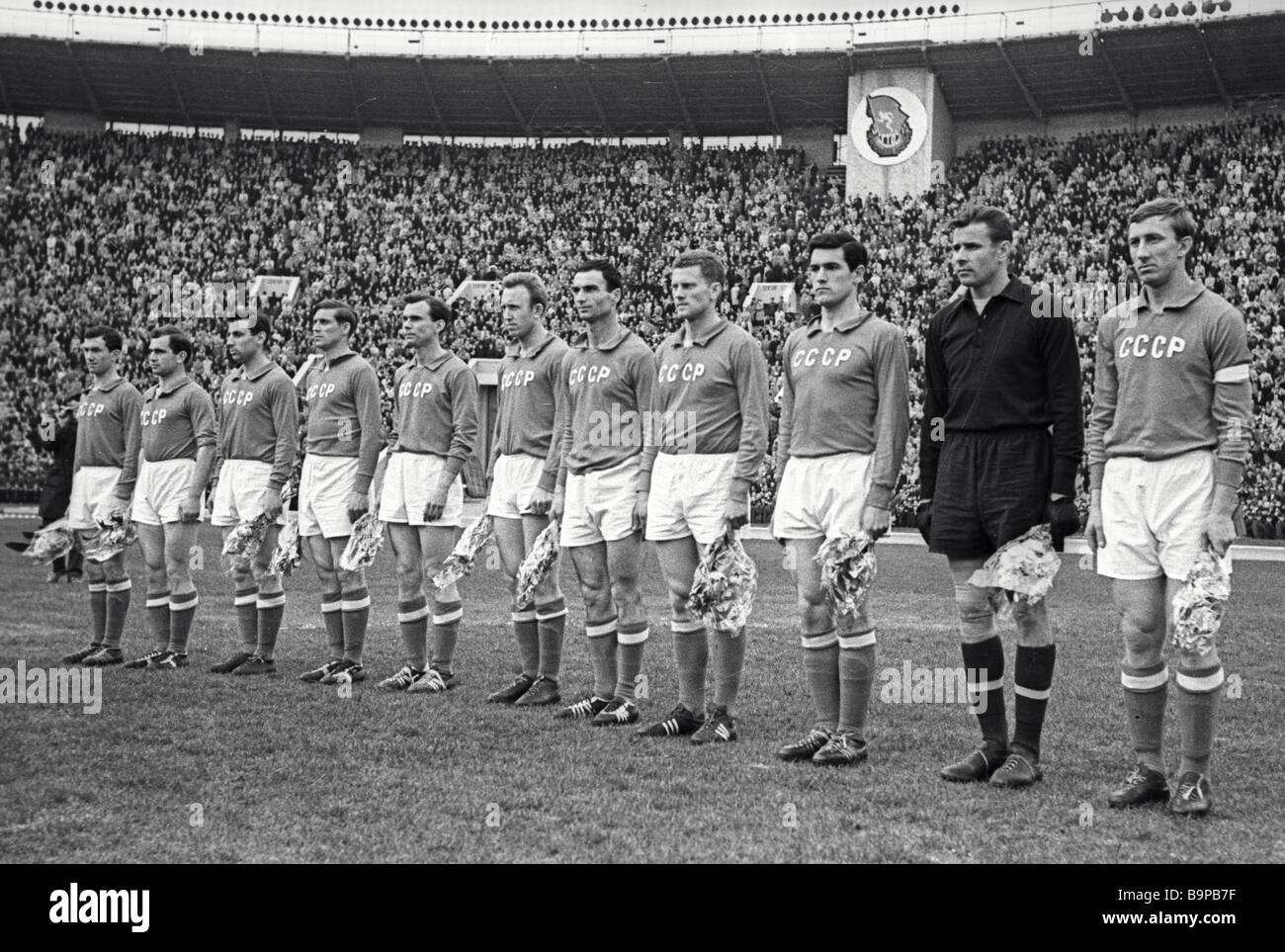 Mitglieder des sowjetischen Fußballs Auswahlmannschaft stehend rechts ...