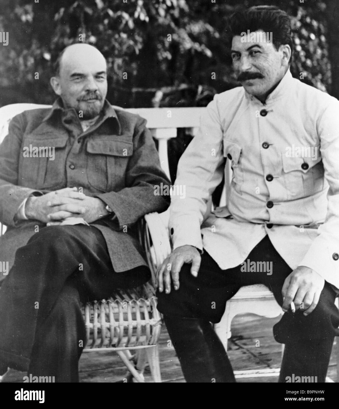 Vladimir Lenin links und rechts der Josef Stalin in Gorki ...
