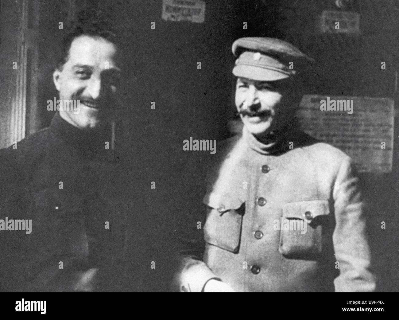 Josef Stalin und Sergo Ordschonikidse rechts besuchen 12. Kongress der ...