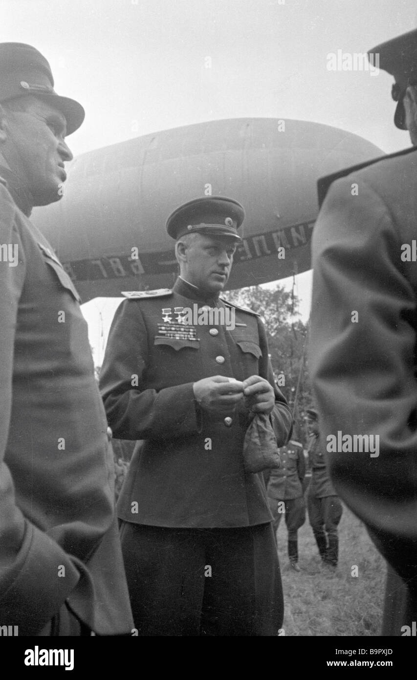 Marshal Rokossovsky Stockfotos & Marshal Rokossovsky Bilder - Alamy