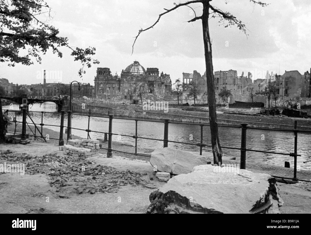 Destroyed Reichstag Stockfotos und -bilder Kaufen - Alamy