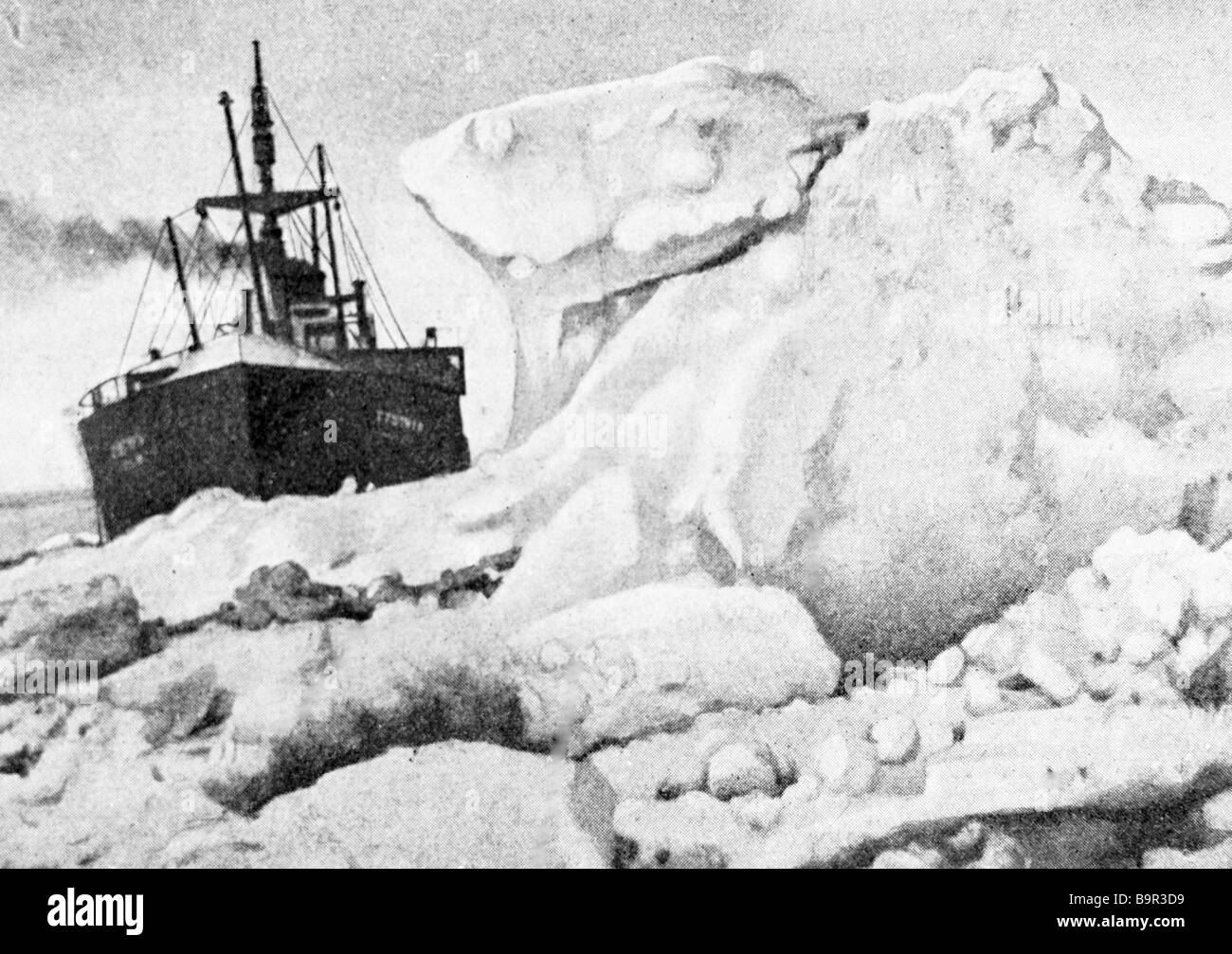 Das Chelyuskin-Dampfschiff in schweren Eis Stockfotografie - Alamy