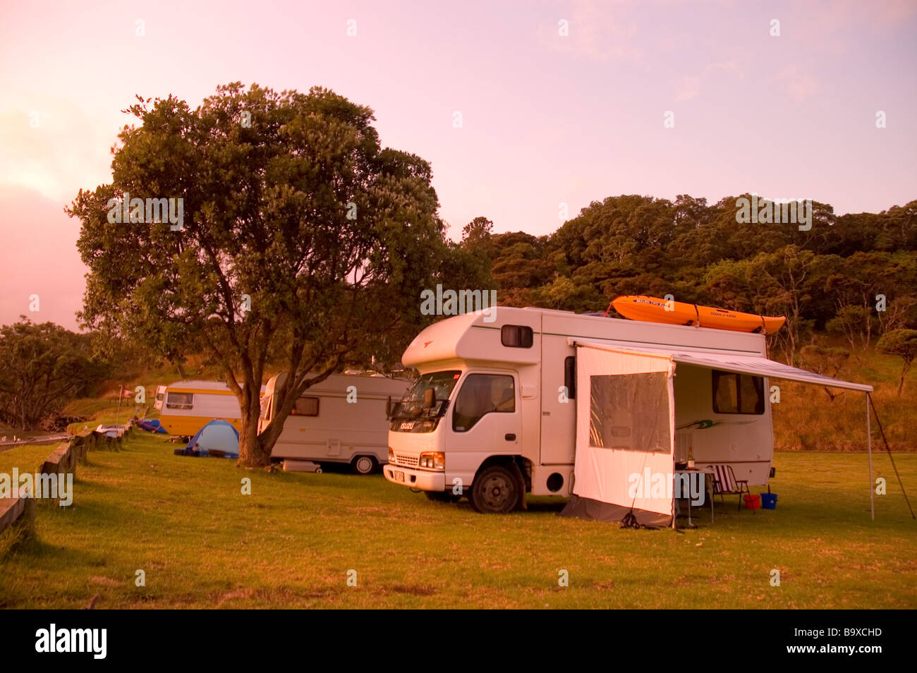 Whananaki norden -Fotos und -Bildmaterial in hoher Auflösung – Alamy