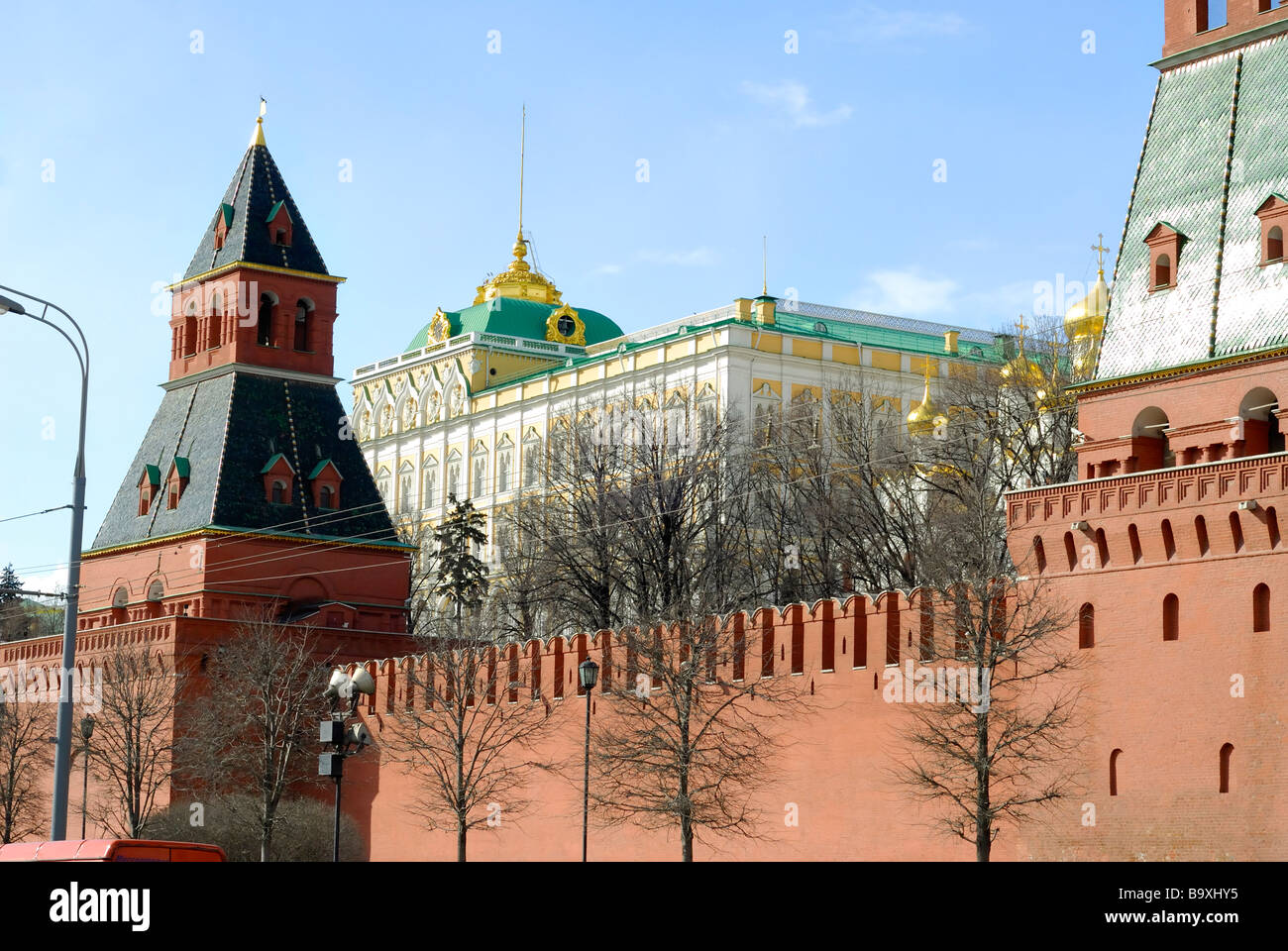 Moskauer Kreml towers Kremlmauer und großer Kreml Palast bauen Moskau ...