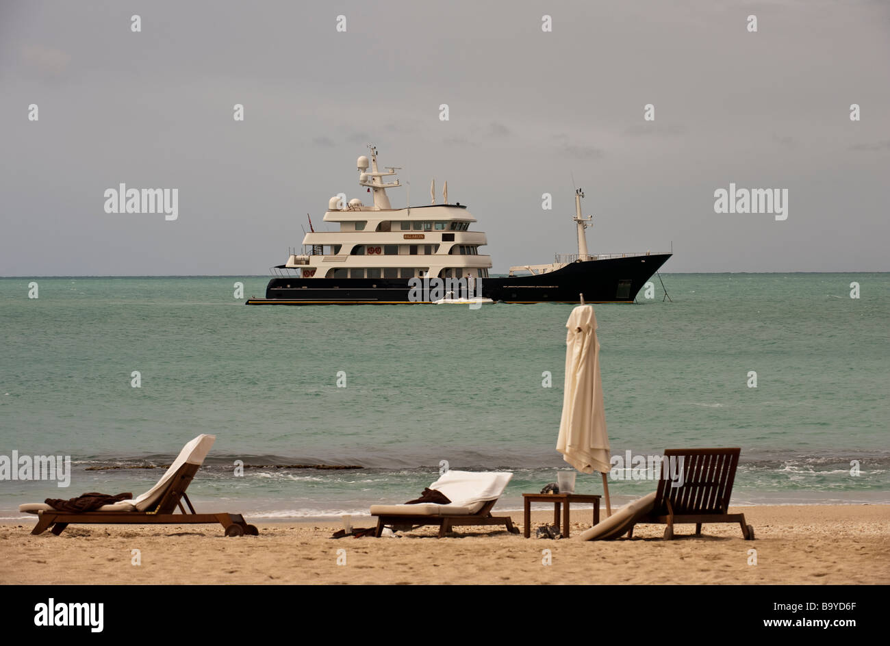 Bucht und yachtboot vor anker -Fotos und -Bildmaterial in hoher ...