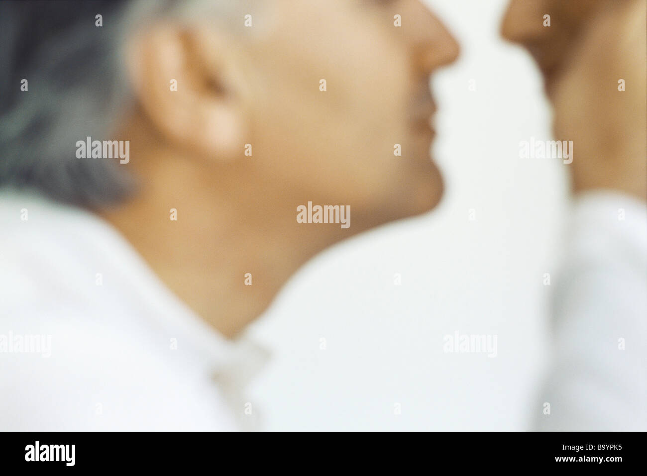 Hand An Der Wange Stockfotos und -bilder Kaufen - Alamy