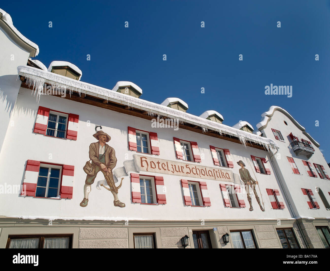 Typisch österreichische Haus, Nord-Tirol, Österreich Stockfotografie ...