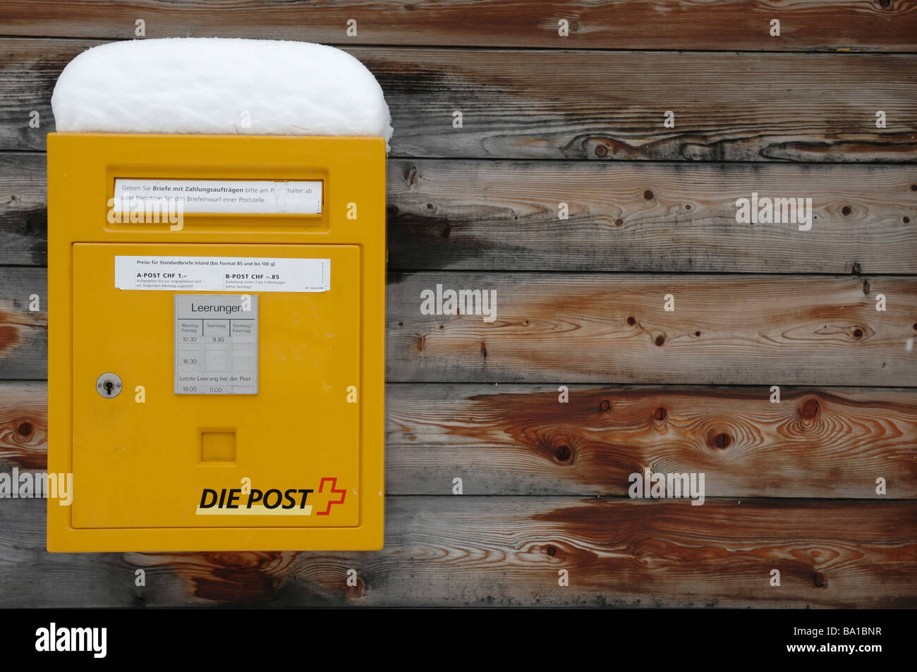 Swiss Mail Box Post Box Stockfotos und -bilder Kaufen - Alamy