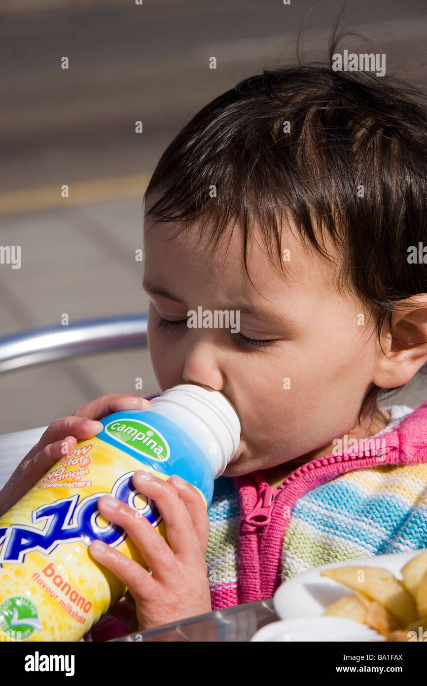 French milk carton -Fotos und -Bildmaterial in hoher Auflösung – Alamy