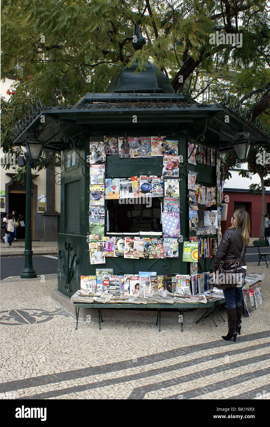 Magazine Kiosk Stockfotos und -bilder Kaufen - Alamy