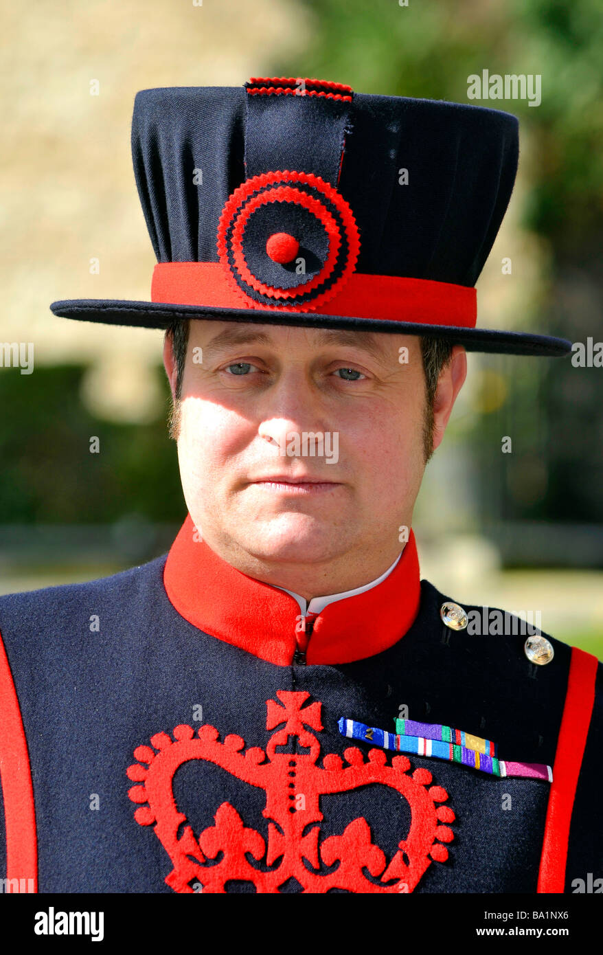 Beefeater oder Yeoman, Tower of London, England, UK Stockfotografie - Alamy
