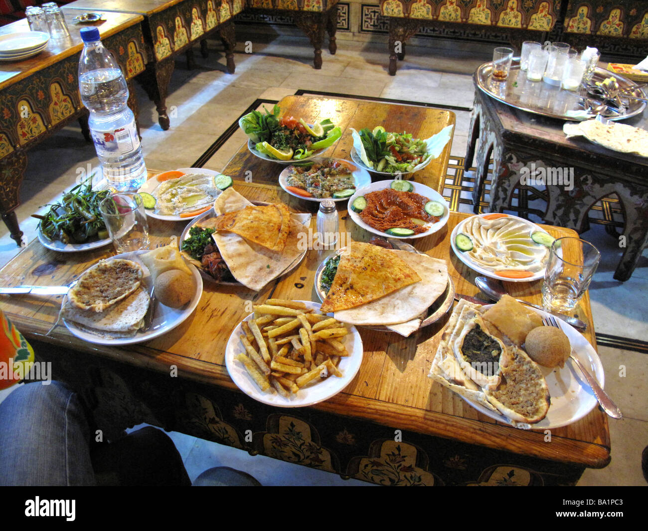 Restaurant damascus syria -Fotos und -Bildmaterial in hoher Auflösung ...