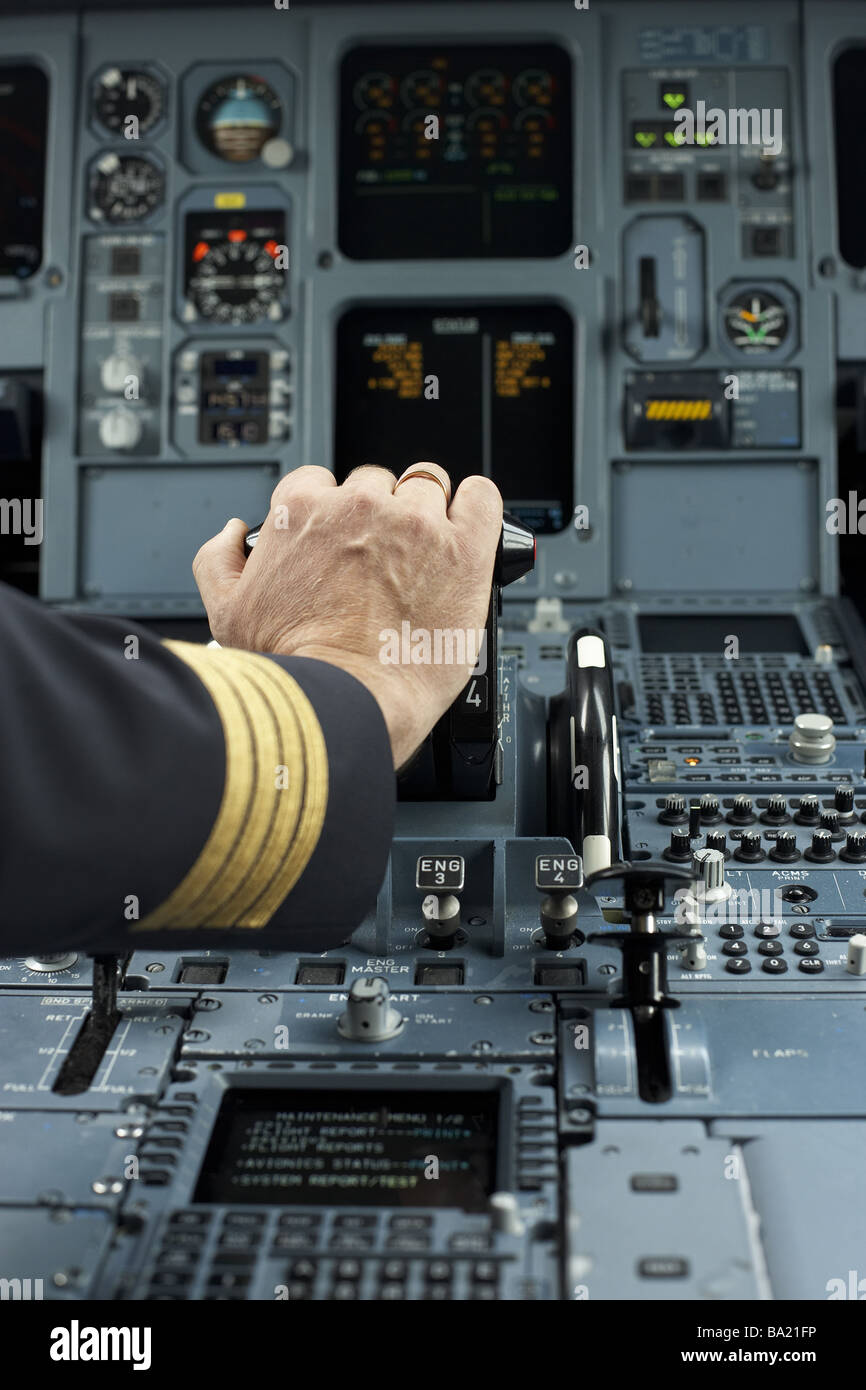 Flugzeug Piloten Cockpit Stockfotos und -bilder Kaufen - Seite 2 - Alamy