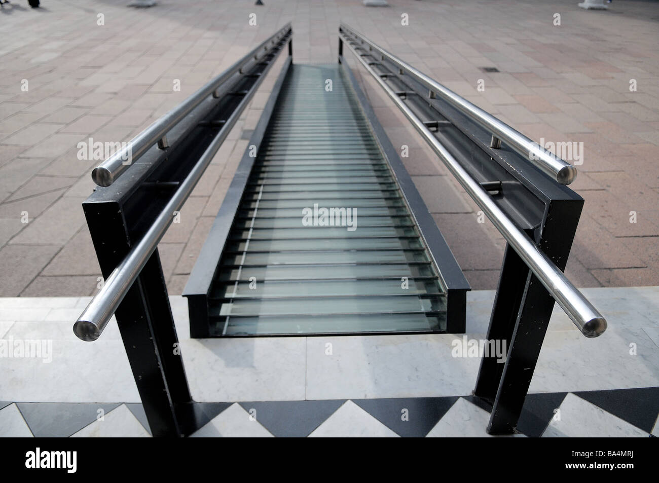 Access ramp -Fotos und -Bildmaterial in hoher Auflösung – Alamy