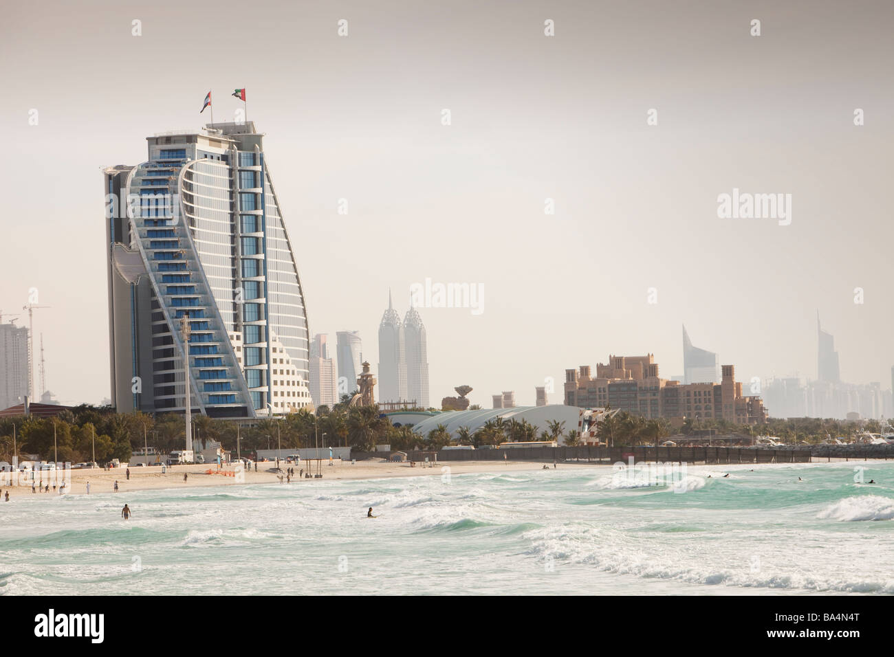 Public beach in dubai uae -Fotos und -Bildmaterial in hoher Auflösung ...