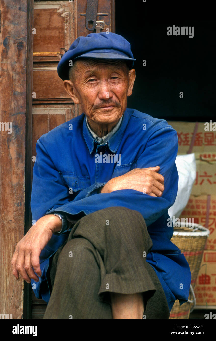 Old Naxi Man Lijiang Yunnan Stockfotos und -bilder Kaufen - Alamy