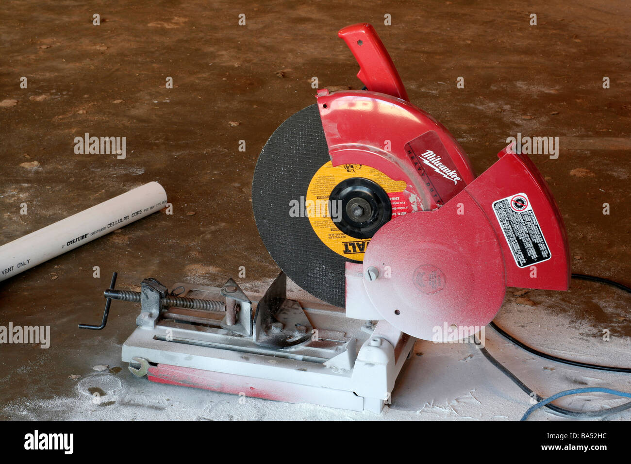 Pvc rohr schneiden -Fotos und -Bildmaterial in hoher Auflösung – Alamy