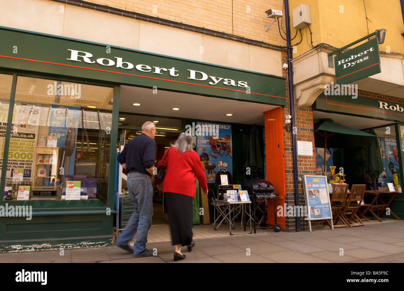 Robert dyas ladenfront -Fotos und -Bildmaterial in hoher Auflösung – Alamy