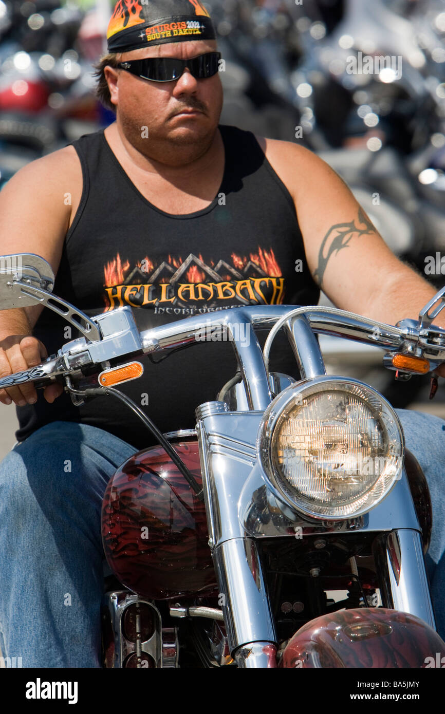 Fat man riding motorcycle -Fotos und -Bildmaterial in hoher Auflösung ...