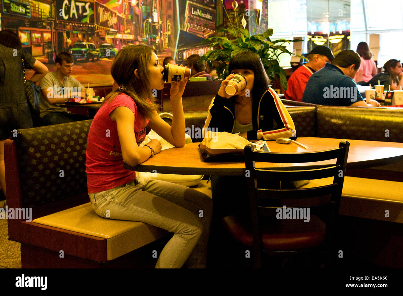 Mc donalds restaurant times square -Fotos und -Bildmaterial in hoher ...