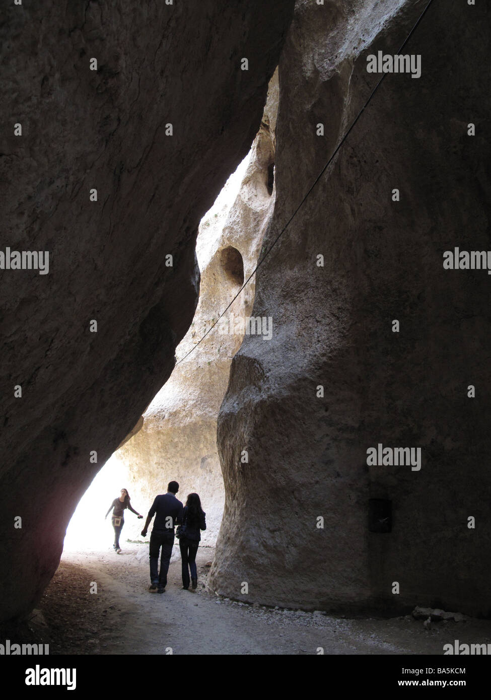 Riss der St Taqla oder Thekla in Maalula oder Maaloula Syrien Grieta de ...