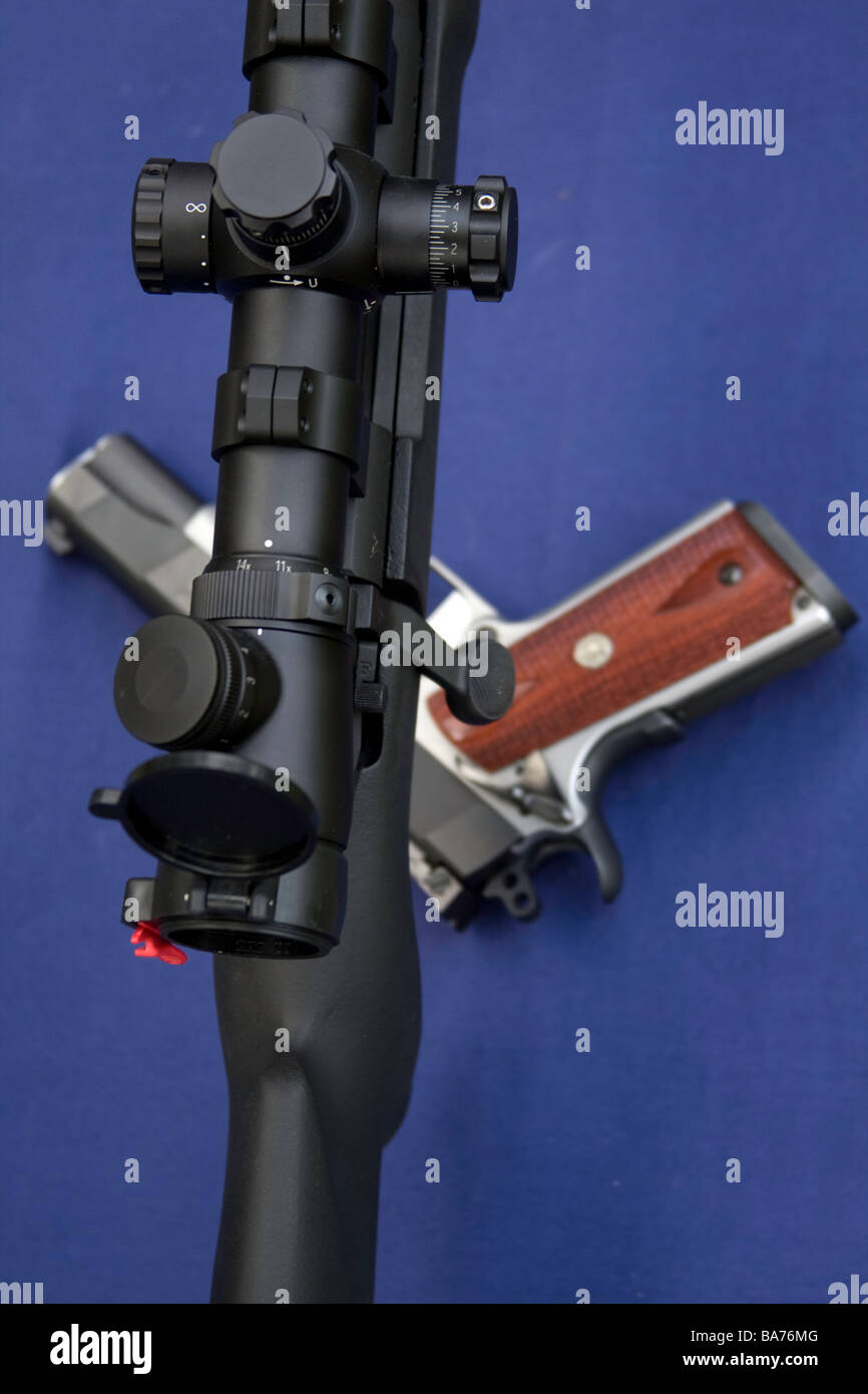 Taktische waffen -Fotos und -Bildmaterial in hoher Auflösung – Alamy