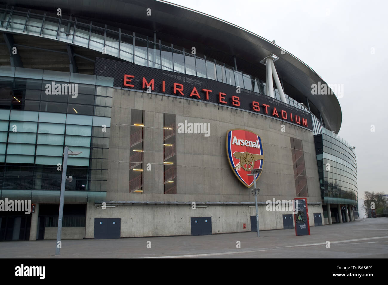 Emirates stadium logo -Fotos und -Bildmaterial in hoher Auflösung – Alamy