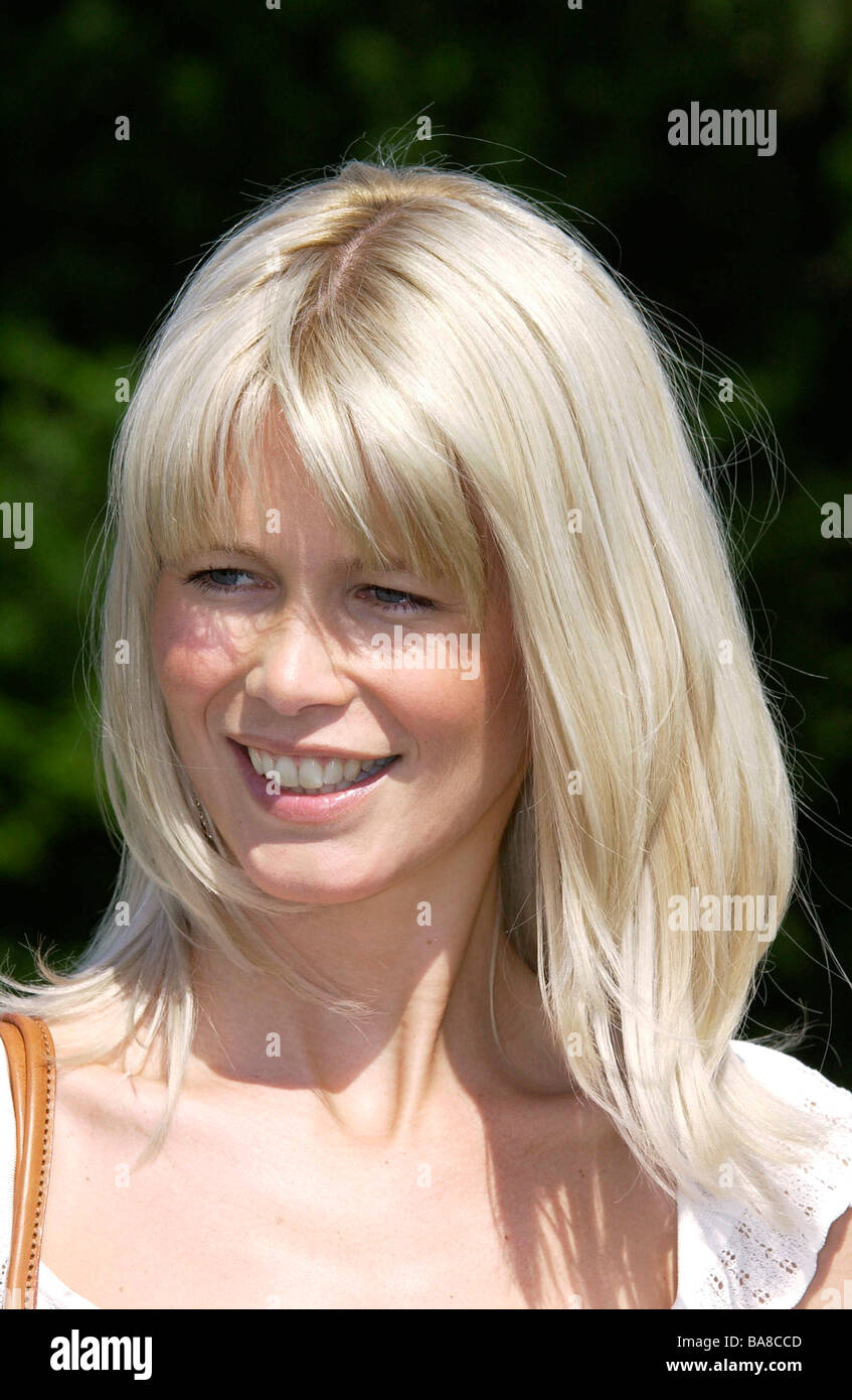 Claudia schiffer head shoulders -Fotos und -Bildmaterial in hoher ...