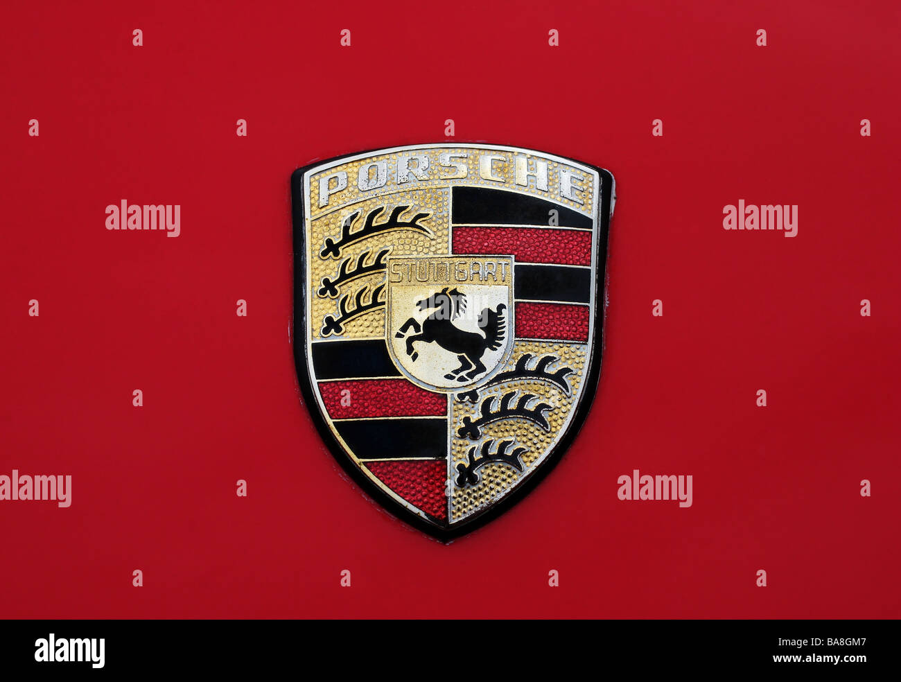 Car porsche logo -Fotos und -Bildmaterial in hoher Auflösung – Alamy