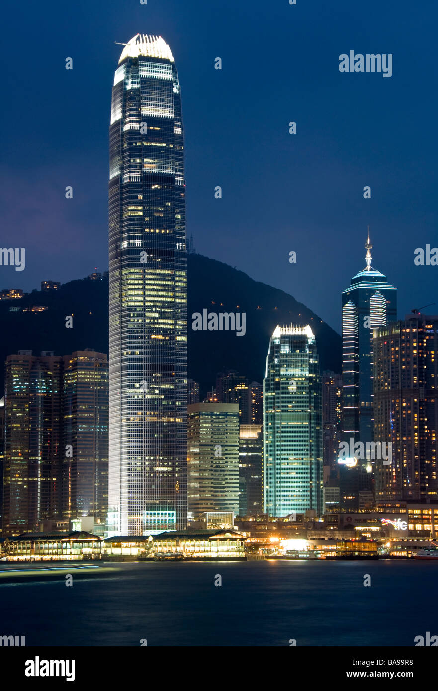 Der ifc2 turm -Fotos und -Bildmaterial in hoher Auflösung – Alamy