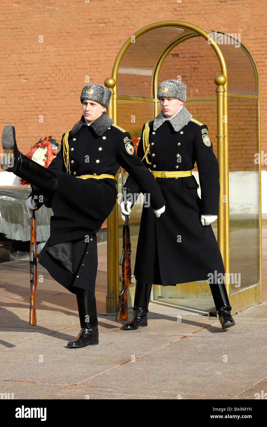 Wechsel der Ehrenwache am Grabmal des unbekannten Soldaten Alexander ...